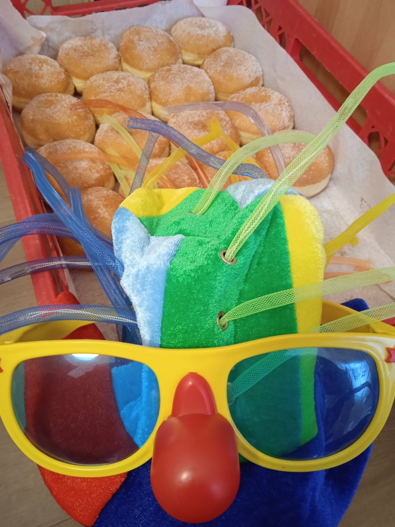 Maskenball in der Schule | WebPackage